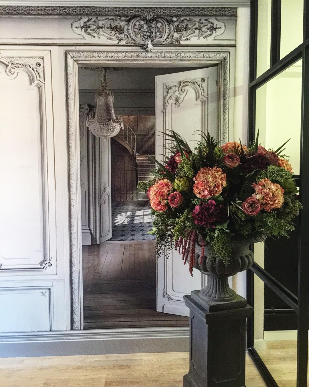 21 Stunning Entryway Wallpaper Ideas That Make Every Arrival Extraordinary