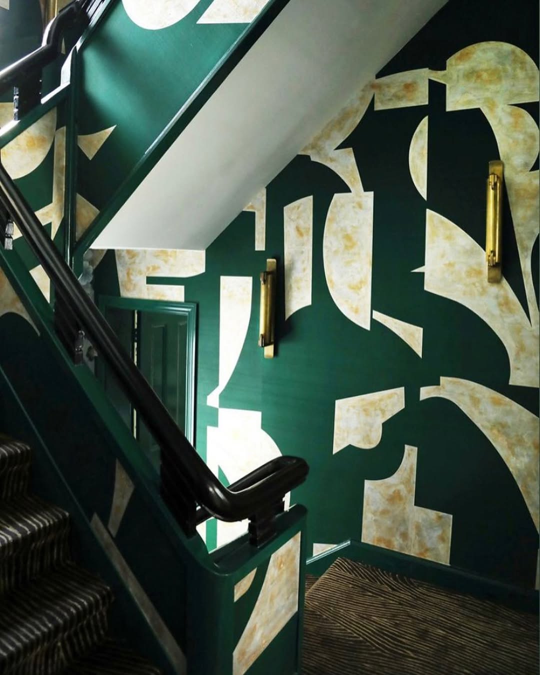 21 Stunning Entryway Wallpaper Ideas That Make Every Arrival Extraordinary