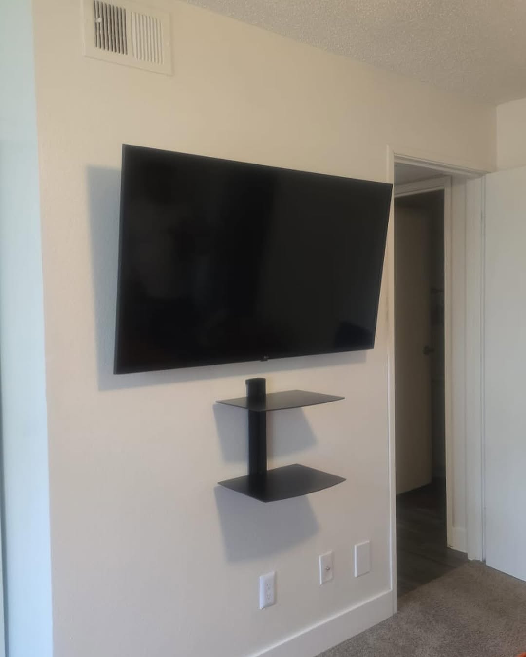 21 Clever Small TV Wall Ideas To Maximize Your Space